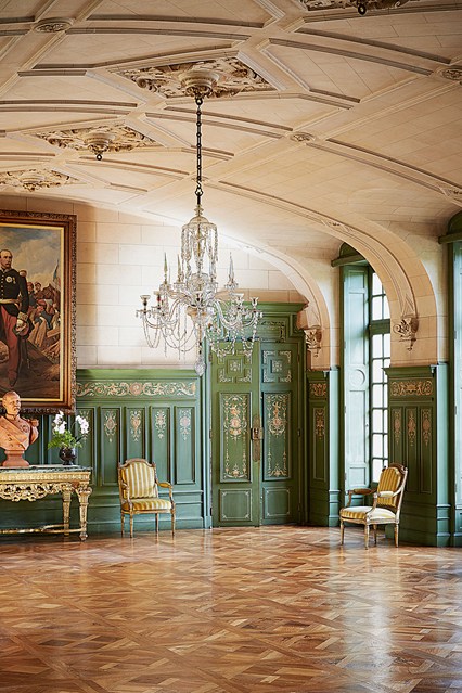 Gorgeous Chateau Style Decorating to Feast Your Eyes On!