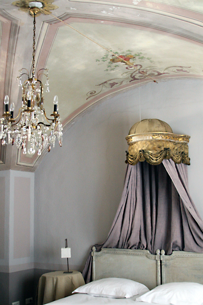 Gorgeous Chateau Style Decorating to Feast Your Eyes On!