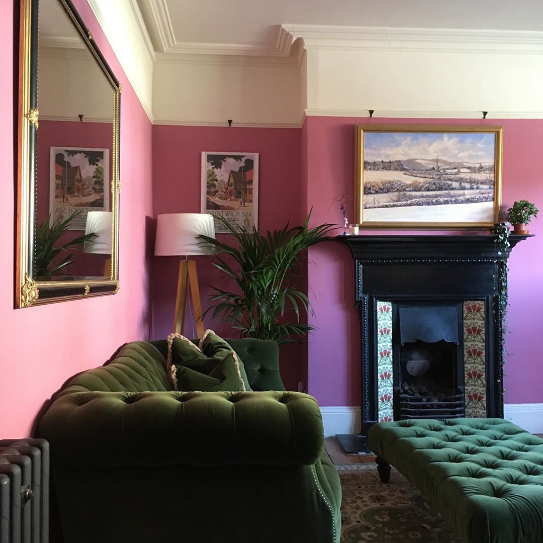 Farrow-Ball-Rangwali-pink-wall-paint-with-green - Interiors By Color Farrow-Ball-Rangwali-pink-wall-paint-with-green - Interiors By Color